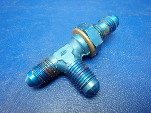 AN FITTING AN804D4 TEE ( Mounted )